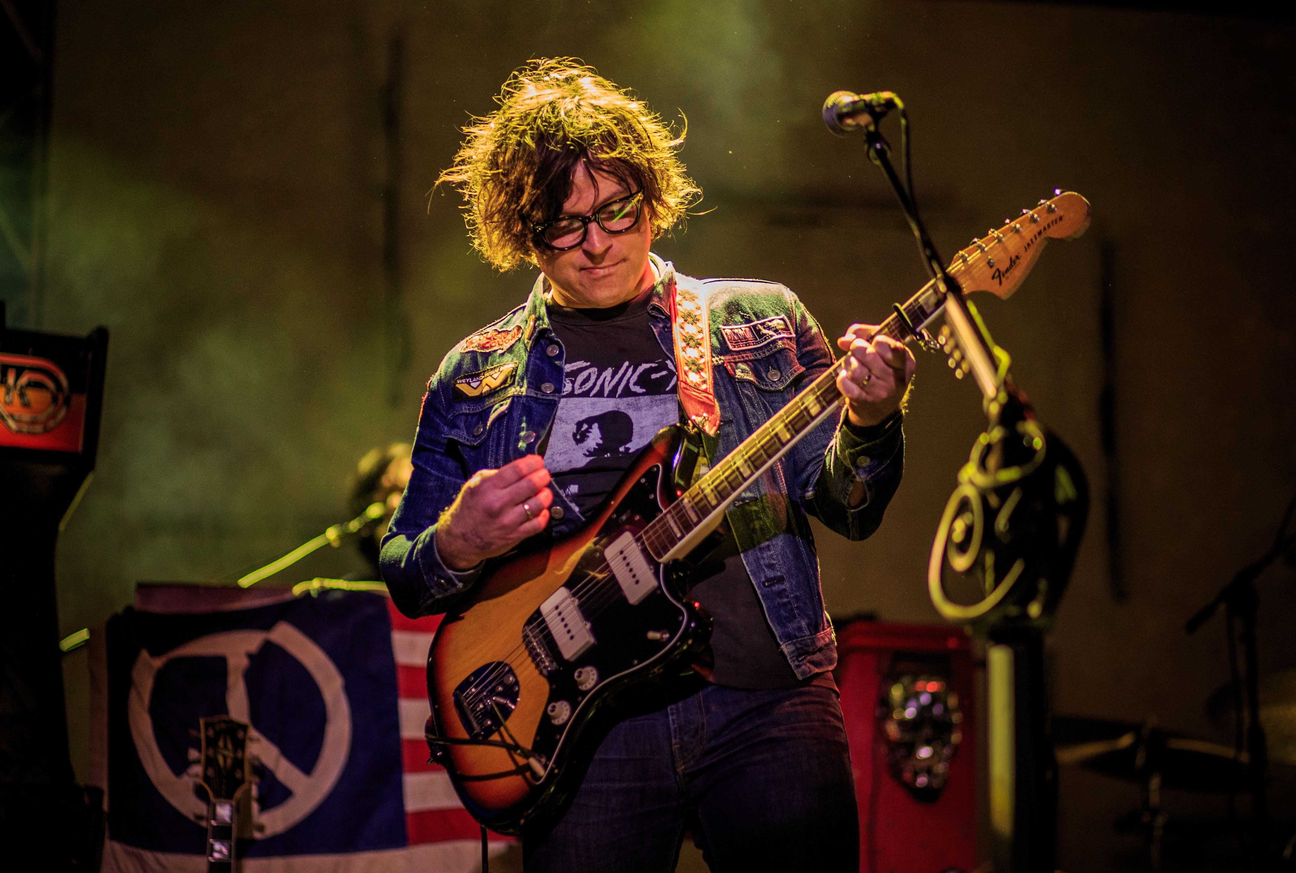 Ryan Adams Sigue Las Luces