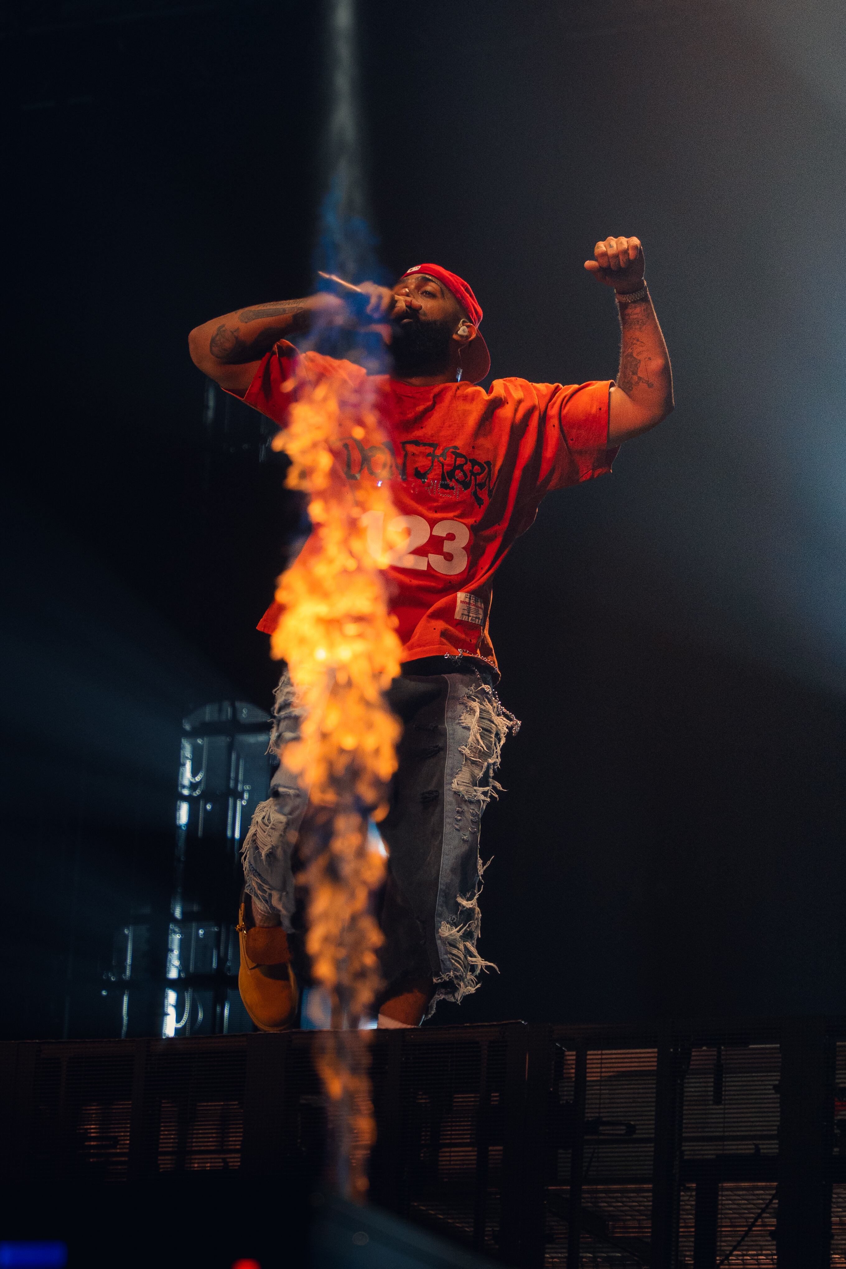 Eladio Carrión prende Bilbao y pide apagar los móviles: “Esta ...